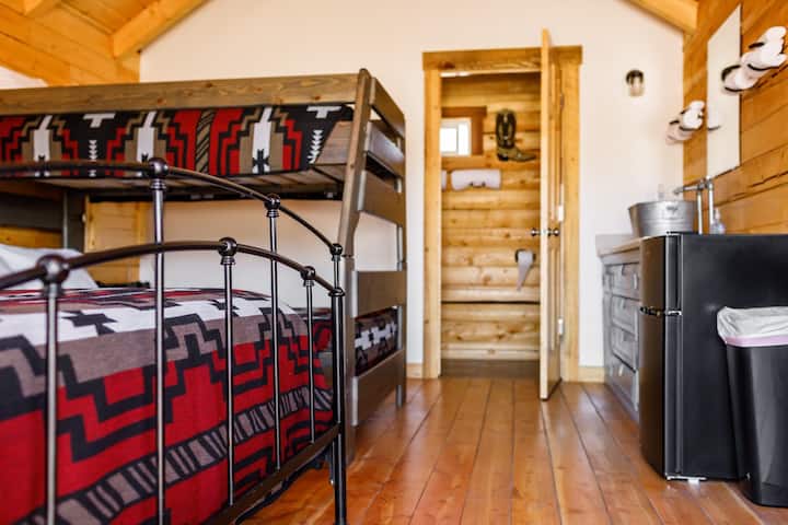Pegasus (Queen + Bunk) Cabin - Escalante, UT