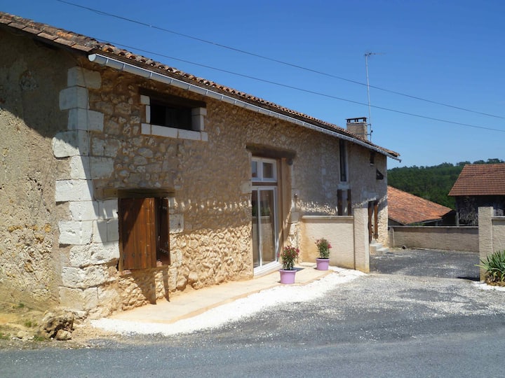 Maison De Campagne Restaurée  2/6 Pers 3 Ch - Château de Neuvic