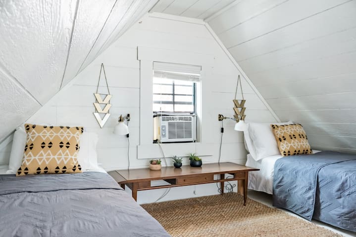 Vacation Rentals, Homes, Experiences & Places - Airbnb