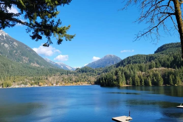 Kawkawa Lake Vacation Rentals & Homes - British Columbia, Canada | Airbnb