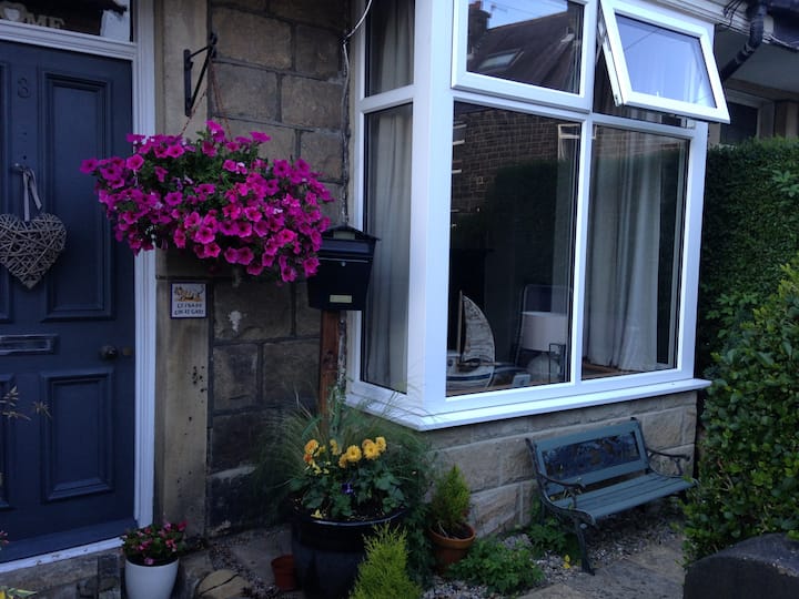 Charming Victorian Cottage - Ilkley