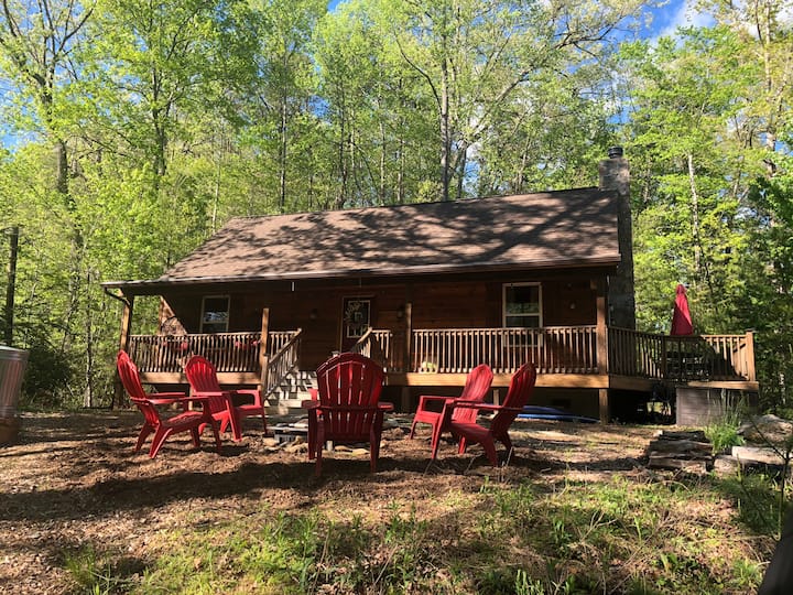 Peaceful Dog-friendly Cabin – Lakes & River Access - Lake Lure, NC