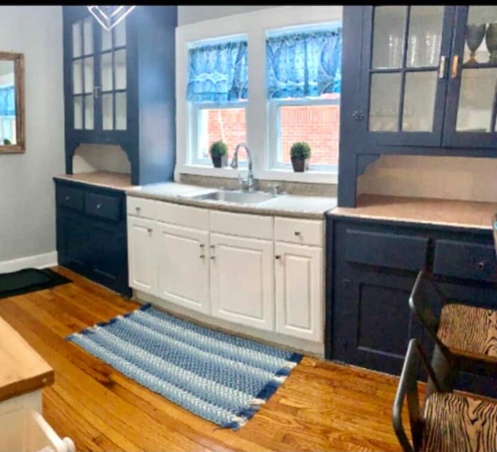 Artful 2br Escape | Walkable + Parking - Albany, NY