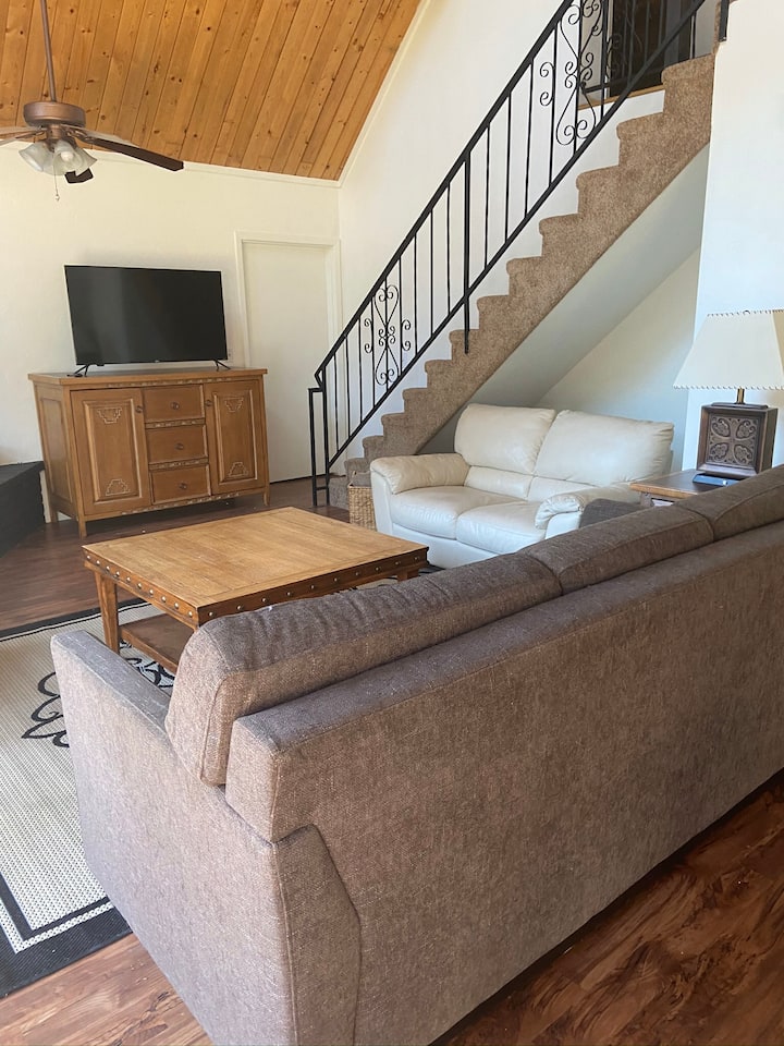 Amazing Location
King Bed 1 Mile From Courthouse. - Prescott, AZ