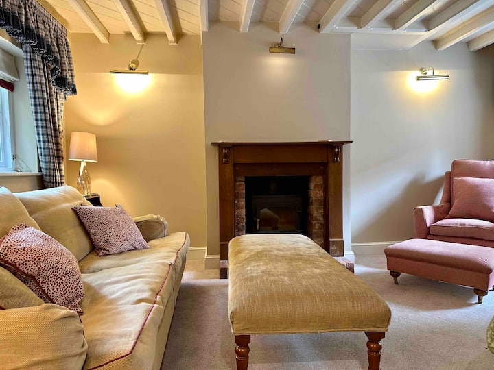 Perfectly Positioned Hambleden House - Marlow, UK