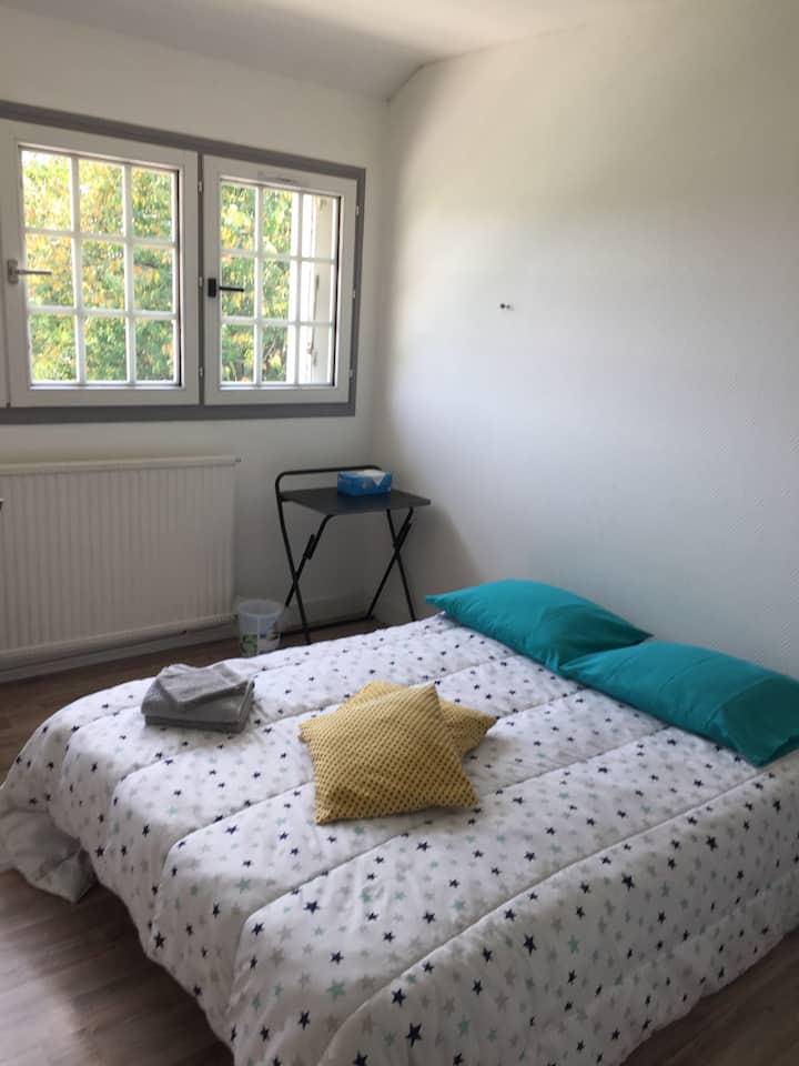 Chambre (3) Calme, Ensoleillée, Spacieuse - Noyon