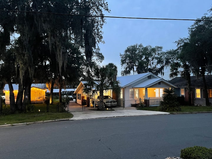 “By The  River” 2 Houses Pool Table Game Room Deck - Jacksonville, FL