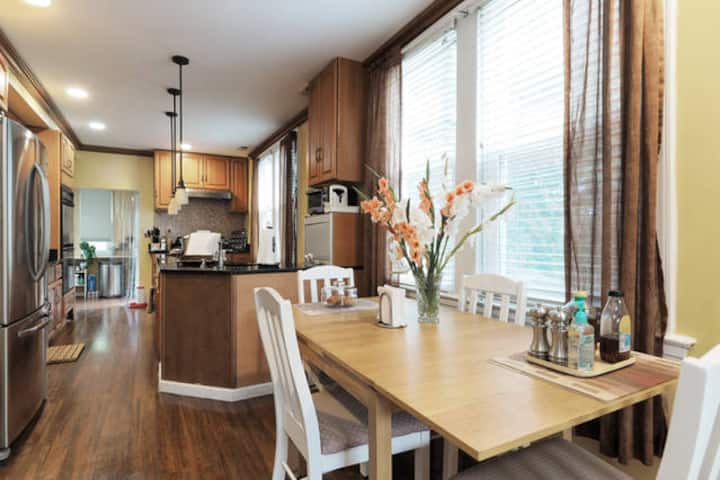 Spacious Bedroom W/ Bathroom, Minutes From Bwi - Baltimore, MD