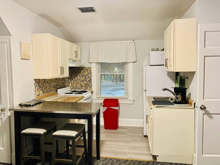 Downtown Living: 1 Bdr Unit /Or 2 Rooms - Silver Spring, MD