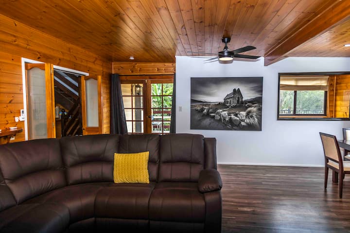 Gorgeous 3 Bedroom Raked Ceiling Cabin - Queensland
