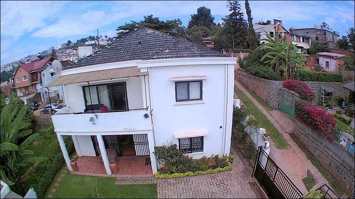 Appartement Dans Jolie Villa Standing Avec Jardin - Antananarivo