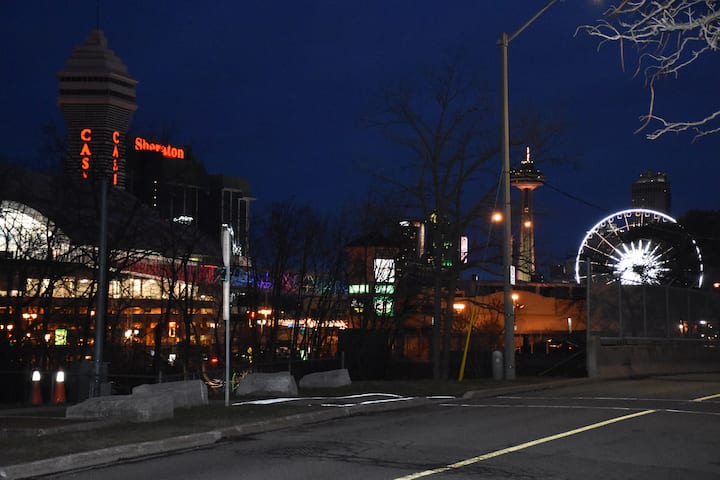Beautiful Home For Longer Stays. Please Contact - Niagara Falls