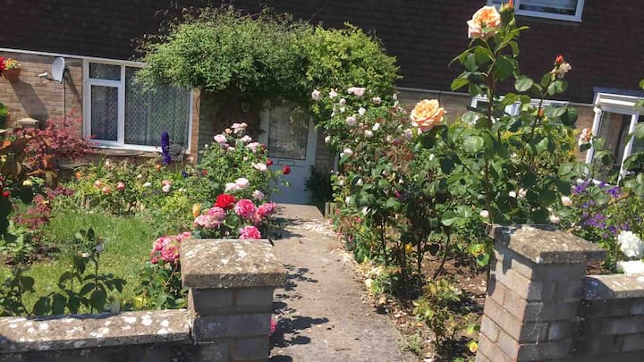 Annie’s House In Amesbury - Amesbury