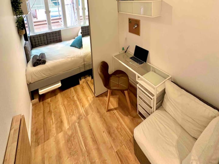 Flat D: Private Bathroom And Kitchen Pantry - Hong Kong