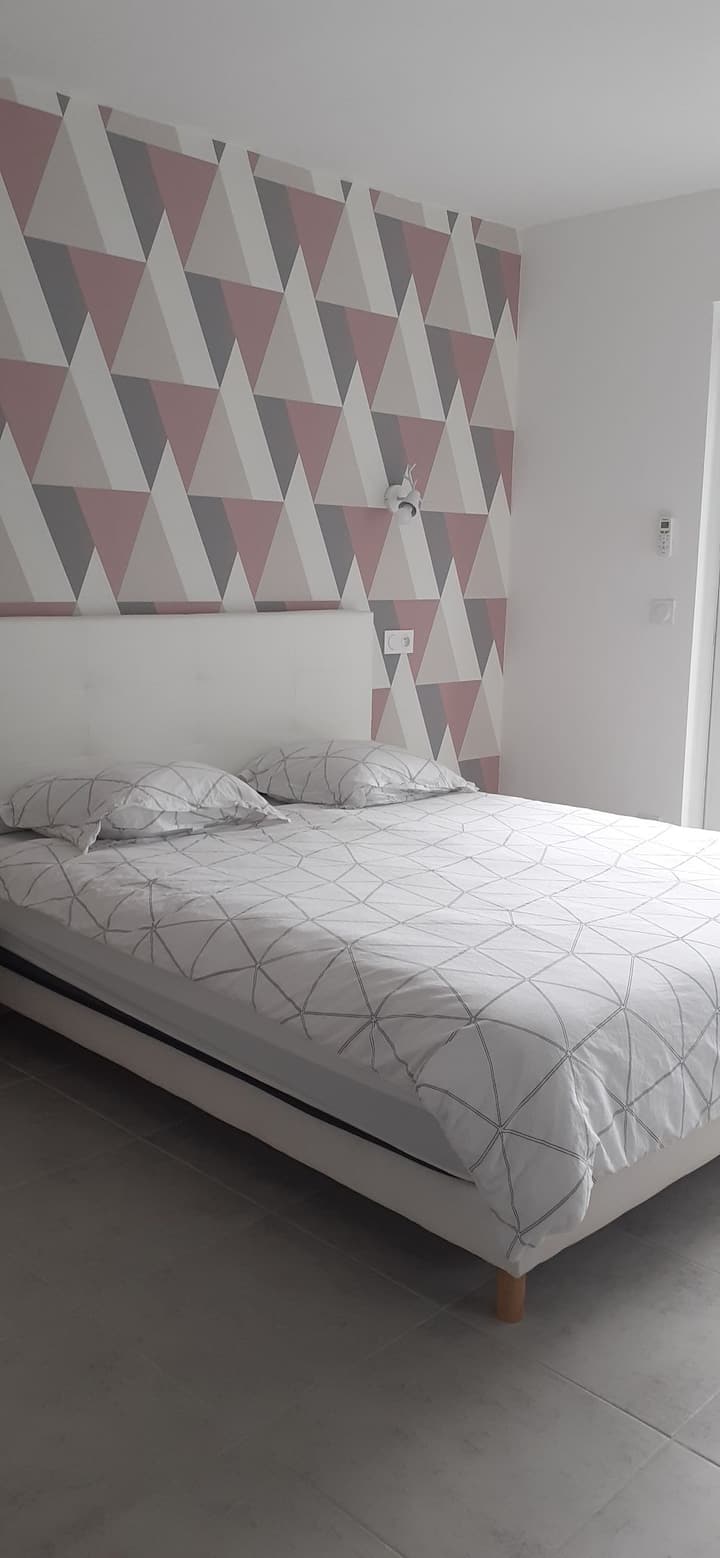 2 Chambres D'hôtes Avec Entrée Privatif, Chacune Possède Une Terrasse Vue Sur Les Montagnes, Salle De Bains Privatif Avec Douche Italienne Et Wc à Part - Carros