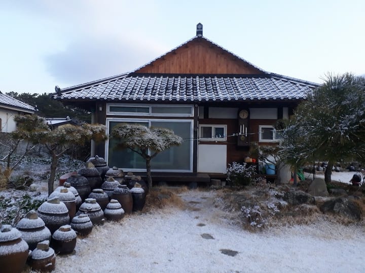 영덕 "외할머니 한옥" 외할머니 집으로 오세요. 70년 된 독채 한옥체험 촌캉스 - Pohang-si