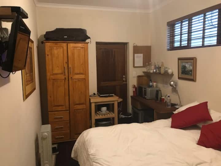 Cosy Garden Apartment - Sandton