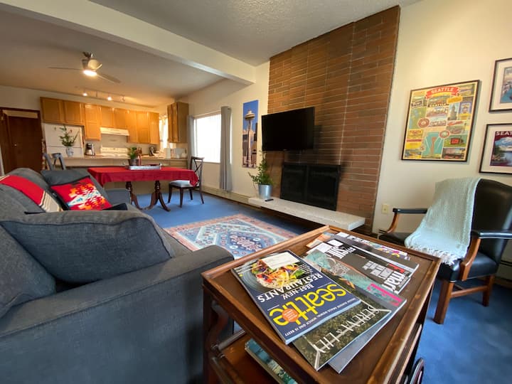 Classic Seattle Neighborhood Apartment - Seattle, WA