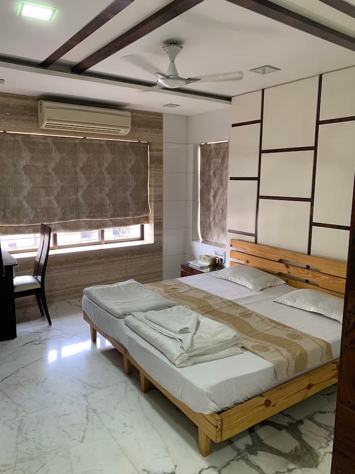 Budget 3 Bhk Apartment In Prabhadevi - Mumbai