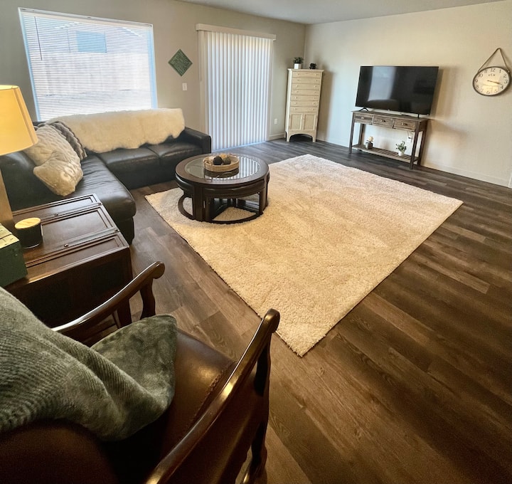 Chic! Pasco 3bd King Suite -Short Stays - Pasco, WA