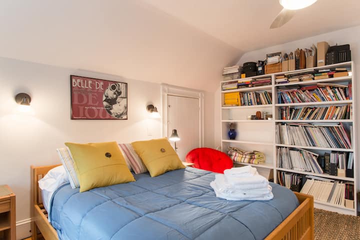 Two Beautiful Rooms In A Lively Fun Neighborhood - Cambridge, MA