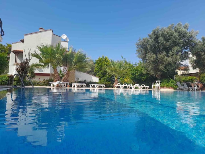 Sitede Havuza Sıfır Müstakil Villa - Urla