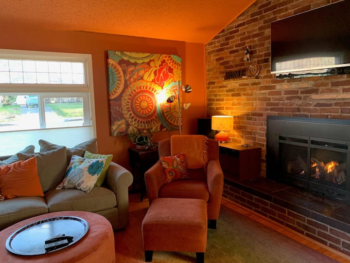 Cozy Room In Spacious Colorful Home - Olympia, WA