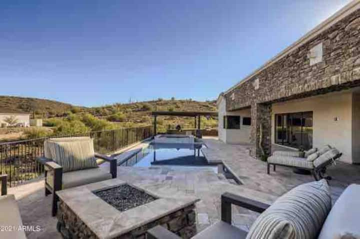 Beautiful 5 Bedroom Rambler With Pool - Cave Creek