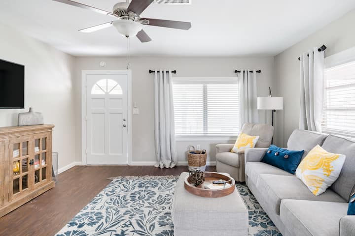 Downtown Bungalow With Fire Pit And Putting Green - Winter Garden, FL