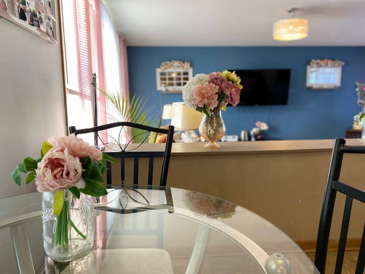 Cozy & Stylish Home W/private Basement Suite - Milwaukee, WI