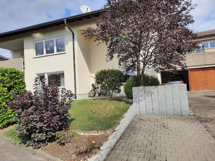 Blütenkind Schöne, Grosse Ferienwohnung - Gottmadingen