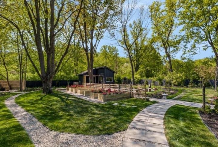 Enchanting Tree House - Oak Park, MI