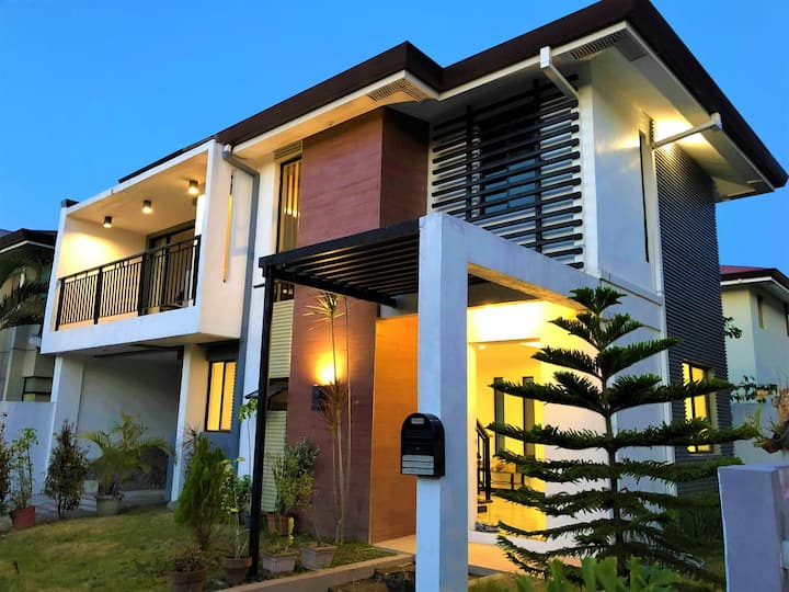 Fully Furnished Modern House In Nuvali - Cabuyao