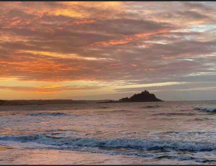 Chough Cottage Luxury 2 Bedroom Cornish Home - Porthcurno
