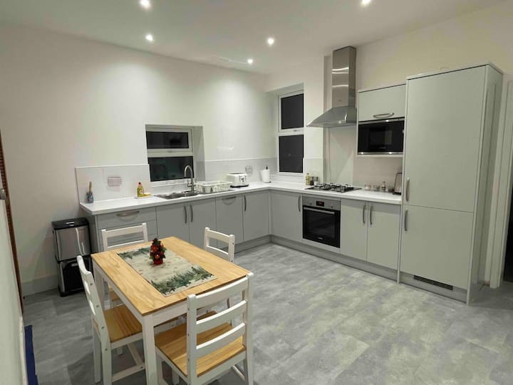 Newly Renovated Flat In Ahstead - Epsom