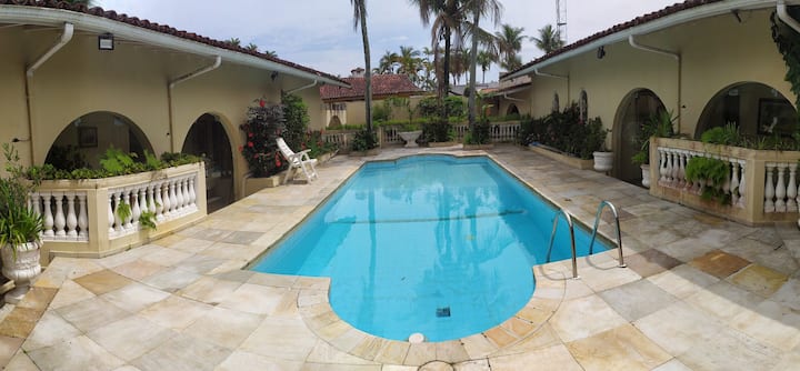 Casa Locação Temp Guaruja  Ar Condic Pisc E Churra - Guarujá
