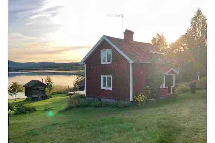 Hus Med Strandtomt I Genuin Bymiljö I Leksand - Leksand