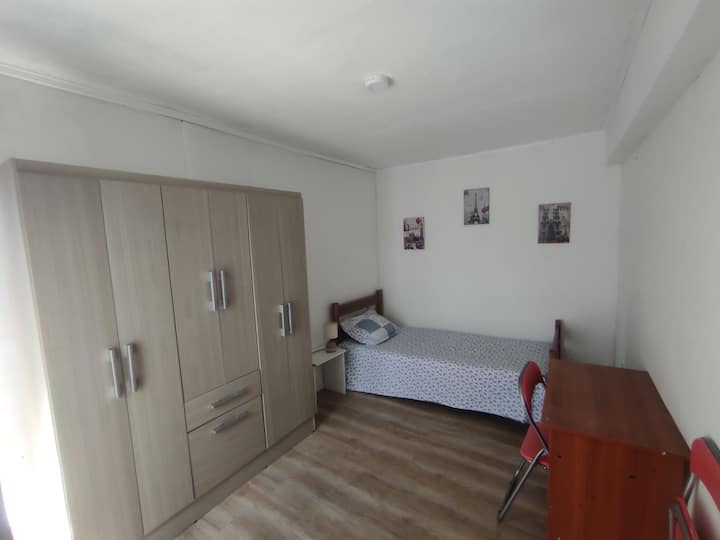 Cómoda Pieza, Con Ventanal Luz Natural, 1  Cama - Chillan