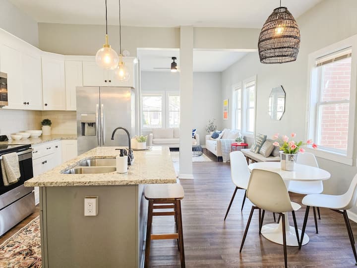 Durham Bull City Dtown Bungalow (Pups Welcome!) - Durham, NC