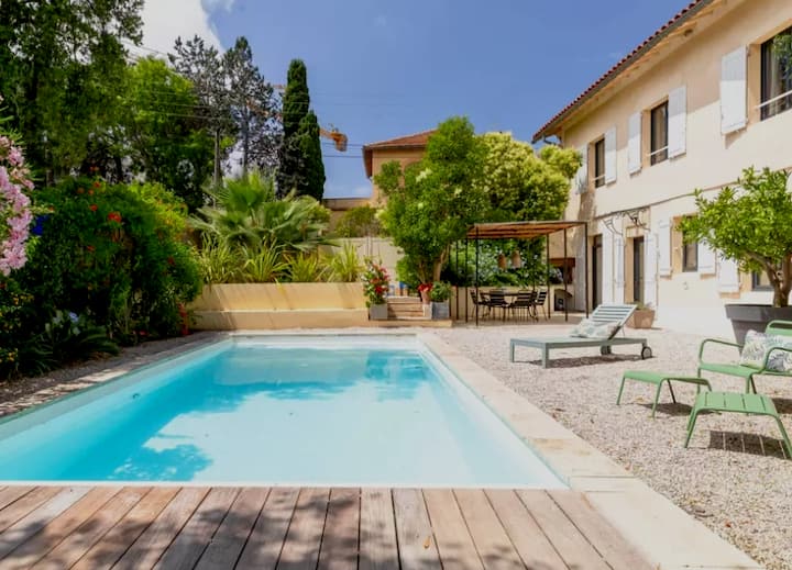 Villa 200m² Avec Piscine. Entre Mer Et Calanques. - Marseille