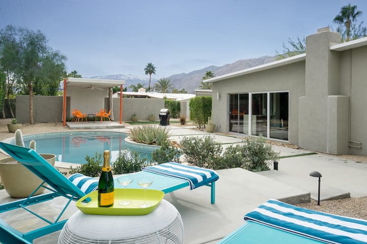 Modern Desert Oasis - Palm Springs, CA