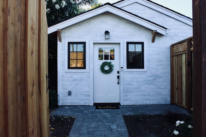 Executive Private Cottage | Near Levi's Stadium - Santa Clara, CA