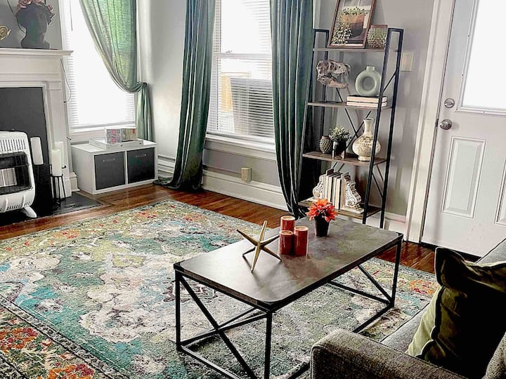 Espresso Maker & Modern Decor @ Uni/hospital/arena - Huntington, WV