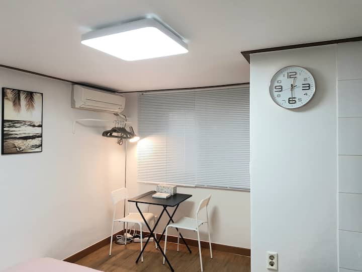 구로디지털역 2호선 5분, 장기할인,침구세탁, 풀옵션 - Seoul