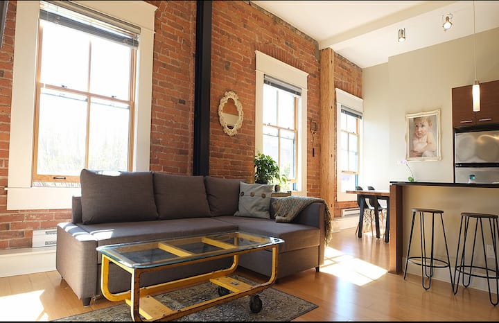 Historic Artist's Loft In The Heart Of Old Town - Victoria