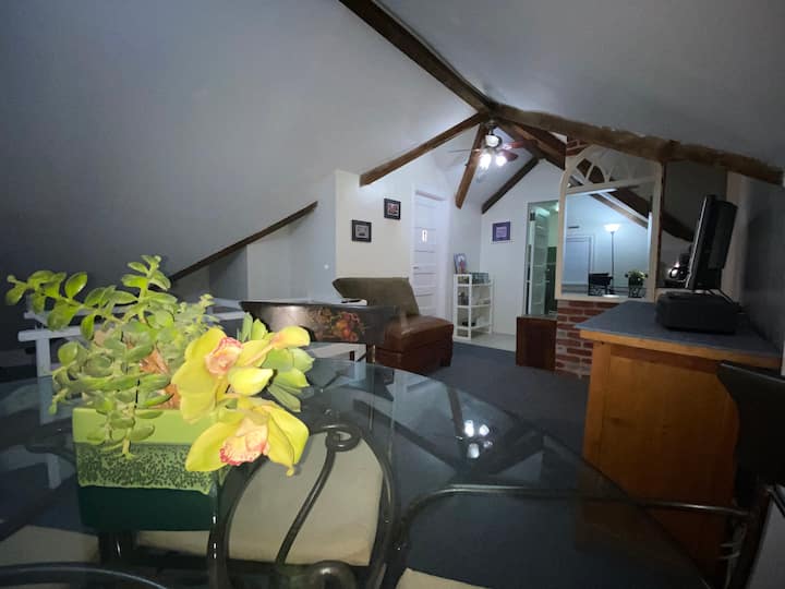 Cozy Attic Room #2 - Harrison, NY