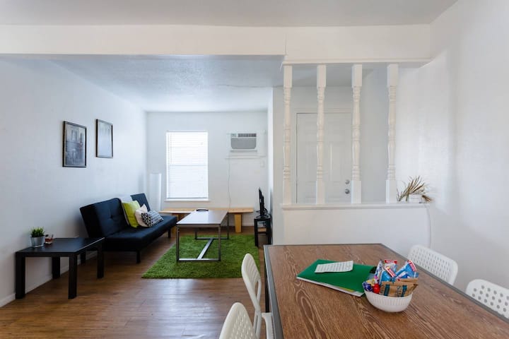 Apt # 15 - 2 Bedroom/1 Bath W/ Kitchen. - Austin