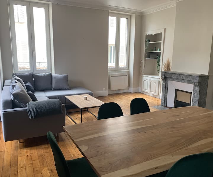 Logement Au Coeur De La Ville Dans Une Rue Calme - Jura