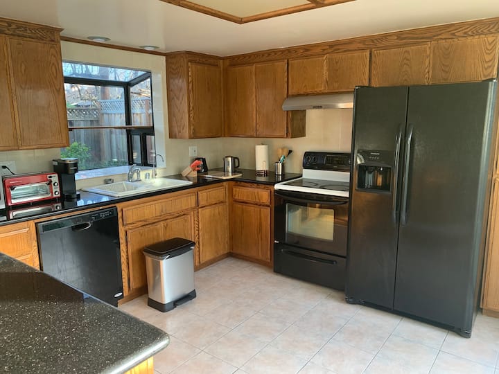 Pretty Room 4 Mile To Scu & 5 Min To Apple/ebay - Santa Clara, CA