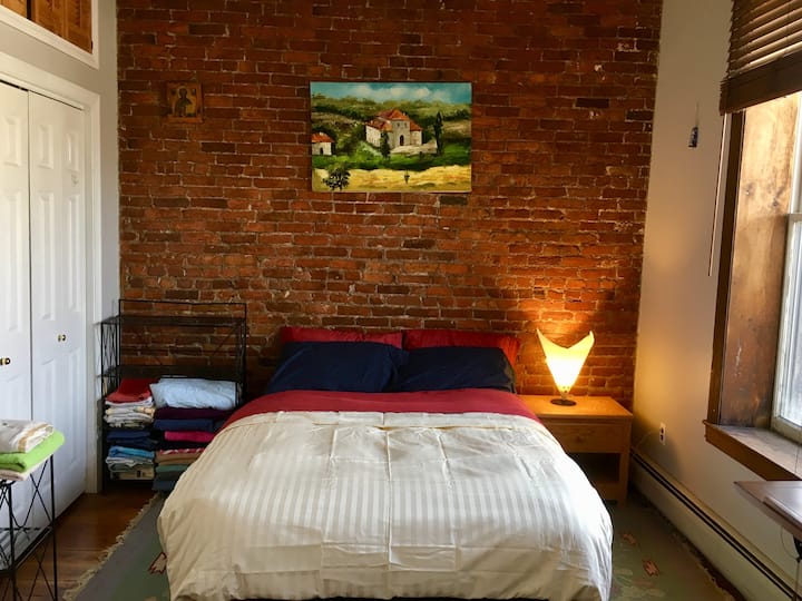 Fort Hill Top - 2bk Private Room,  Brick Townhouse - Boston, MA